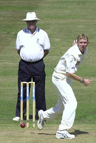 Richard Dawson ; bowling portrait 2001 | ESPNcricinfo.com
