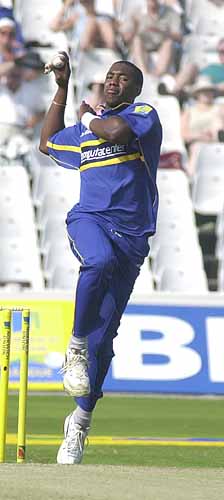 Alex Tudor bowling portrait, NL, 2001 | ESPNcricinfo.com
