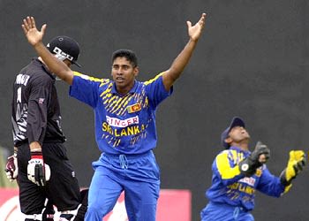Chaminda Vaas makes an unsuccessfull appeal for a caught behind | ESPNcricinfo.com