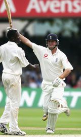 Robert Key celebrates his maiden Test century | ESPNcricinfo.com