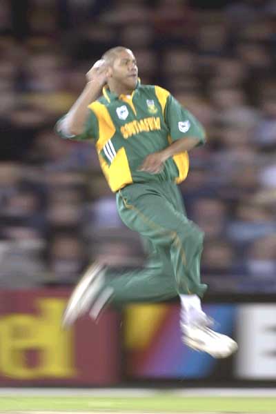 Telemachus bowling, Australia v South Africa, 2nd ODI, 2000/01 ...
