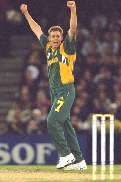 Pollock celebrates a wicket, Australia v South Africa, 3rd ODI, 2000/01 ...