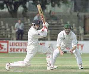 Crawley drives the ball through covers | ESPNcricinfo.com