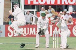 Crawley plays a cracking cover drive | ESPNcricinfo.com