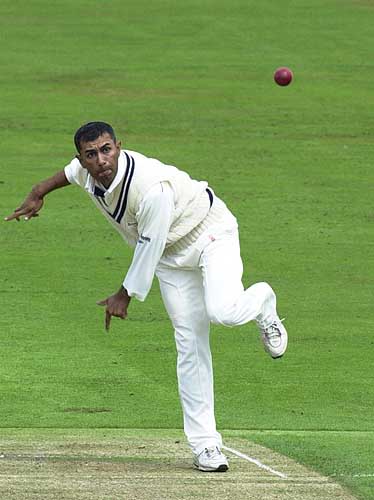 Min Patel bowling study (1), 2001 | ESPNcricinfo.com