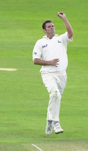 Greg Smith bowling portrait 2001 | ESPNcricinfo.com