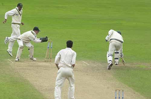 Paul Pollard is run out for 22 in the Worcs second innings ...