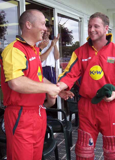 Darren Stevens receiving his County cap | ESPNcricinfo.com