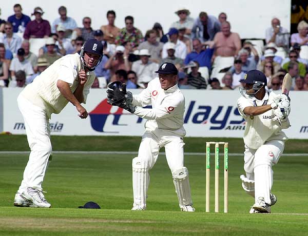 Dravid drives past Robert Key at silly mid-off | ESPNcricinfo.com