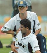 Andrew Leipus works with Zaheer Khan | ESPNcricinfo.com