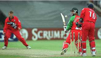 Williamson bowled by Mike Watkinson, Lancashire v Leicestershire ...