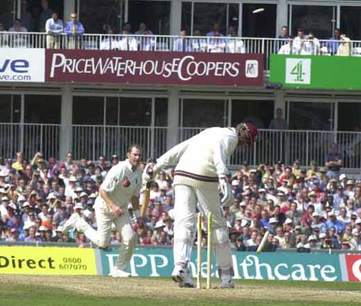 Walsh is bowled by White for 5 runs | ESPNcricinfo.com