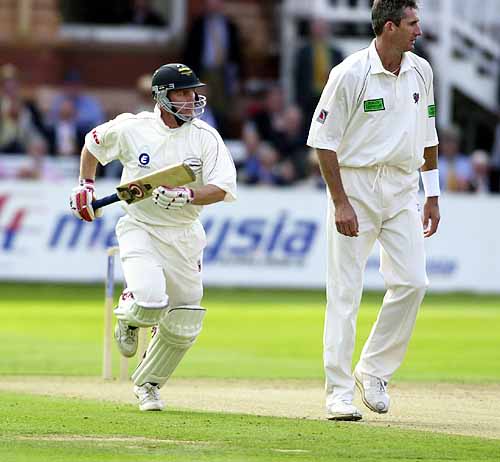 Darren Maddy on the run with a push through the leg side | ESPNcricinfo.com