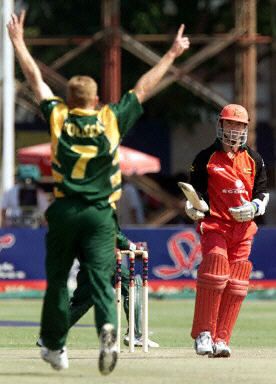 Shaun Pollock has Paul Strang caught behind for 19 | ESPNcricinfo.com