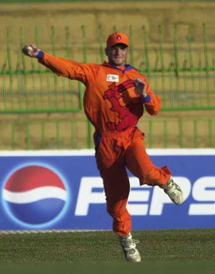 Brandia shapes to hurl back the ball | ESPNcricinfo.com