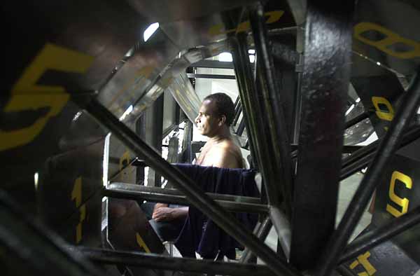 The scoreboard operator at the ready | ESPNcricinfo.com