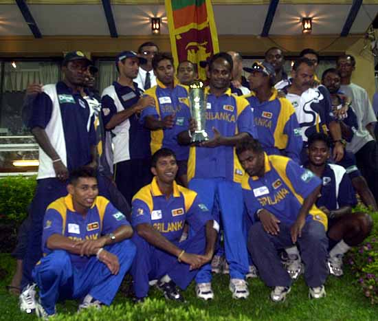 The Sri Lankan team with the ICC Champions Trophy | ESPNcricinfo.com