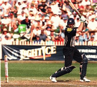 Paul Reiffel bats | ESPNcricinfo.com