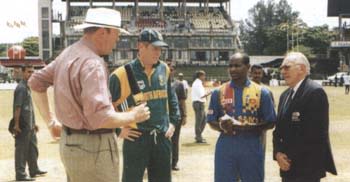 Tony Greg talks to both captains | ESPNcricinfo.com