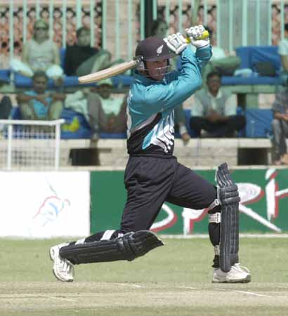 Nathan Astle scoring for New Zealand against Pakistan | ESPNcricinfo.com
