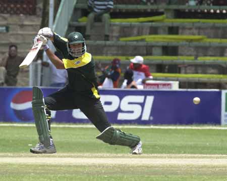 Wasim Akram batting against New Zealand | ESPNcricinfo.com