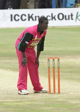 Mluleki Nkala fielding at the 2000 ICC knock out | ESPNcricinfo.com