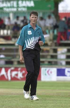 Shayne O'Connor fielding at the 2000 ICC knock out | ESPNcricinfo.com