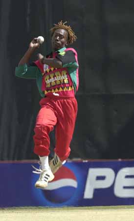 Henry Olonga bowling in the 2000 ICC Knock out | ESPNcricinfo.com