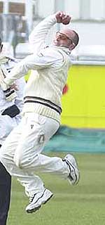 Jeremy Snape bowling thumbnail 2001 | ESPNcricinfo.com