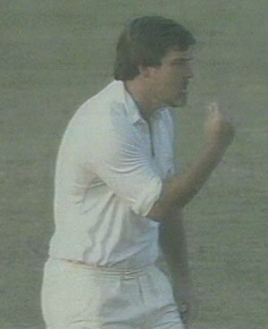 Mike Gatting argues with Shakoor Rana (Pt 4) | ESPNcricinfo.com
