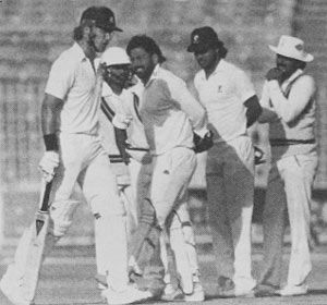 Chris Broad finally trudges off | ESPNcricinfo.com