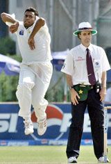 Danish Kaneria bowling | ESPNcricinfo.com