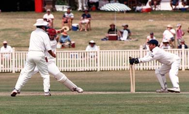 Phil Emery stumps Geoff Foley, New South Wales v Queensland, Sheffield ...