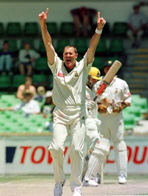 Pat Symcox appeals, 1997 | ESPNcricinfo.com