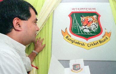 BCB president Saber Hossain Chowdhury inaugurates the new BCB logo ...