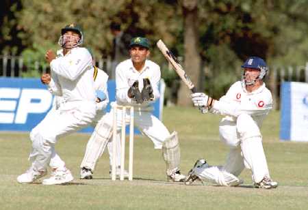 Paul Nixon sweeps one | ESPNcricinfo.com