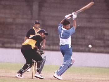 Roshan Mahanama was given a hero's reception for his 42 runs ...