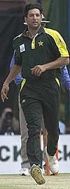 Wasim Akram bowling thumbnail 2000 | ESPNcricinfo.com