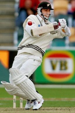 Sinclair fends off a ball from Brett Lee | ESPNcricinfo.com