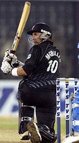 Craig McMillan sweeps | ESPNcricinfo.com