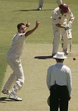 Shaun Tait traps Clinton Perren leg-before | ESPNcricinfo.com