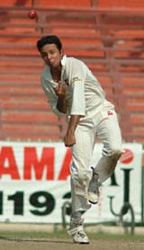 Umar Bhatti bowling | ESPNcricinfo.com
