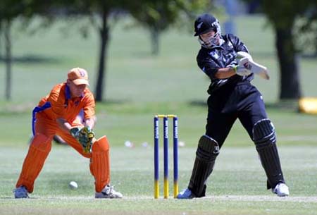 Paula Flannery on her way to 36* | ESPNcricinfo.com