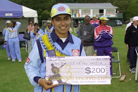 Player of the Match Chopra with her cheque | ESPNcricinfo.com