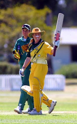 Karen Rolton acknowledges applause for her 57-ball, world record ...