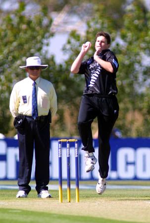 White Fern Rachel Pullar bowling to India's Purnima Rau | ESPNcricinfo.com