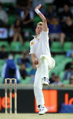 Brett Lee bowling in the New Zealand innings | ESPNcricinfo.com