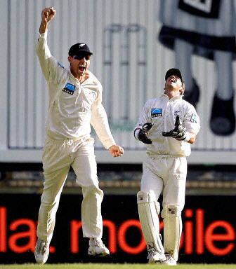 Stephen Fleming and keeper Parore celebrate catching Ponting off Martin ...