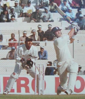Craig White lofts high as Deep Dasgupta looks on | ESPNcricinfo.com