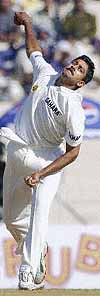 Anil Kumble bowling thumbnail 2001 | ESPNcricinfo.com